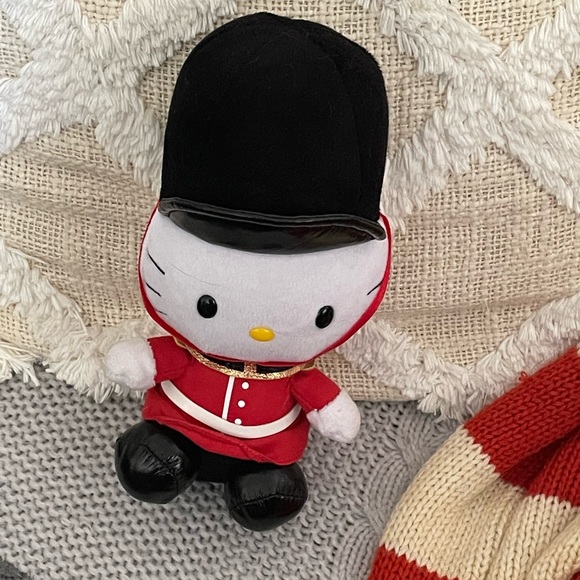 Sanrio | Toys | Hello Kitty Uk London England Royal Guard Plushie ...